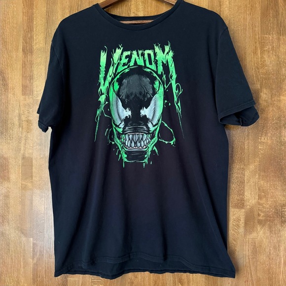 Marvel | Shirts | Venom Marvel Graphic Tshirt Xl Comic Book Villain ...